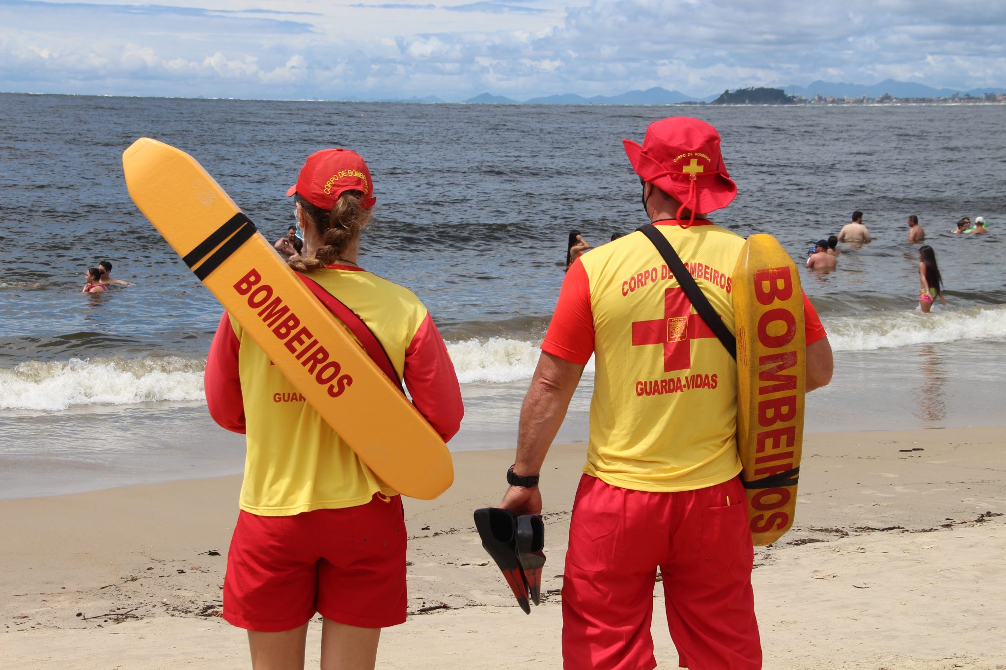 Orientação dos guarda-vidas e conscientização do cidadão fazem diminuir ...
